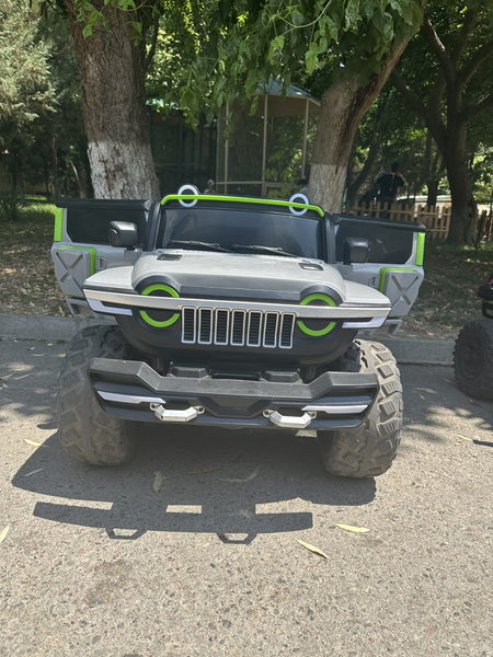 Bolalar mashinasi Jeep