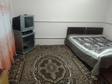 3-xonali hovlili uy sotiladi SROCHNA