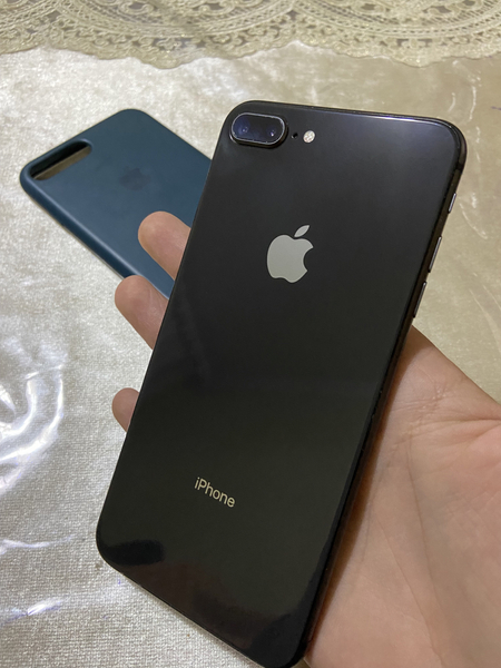 Iphone 8+ xotira 64 chetkiy ishlidi