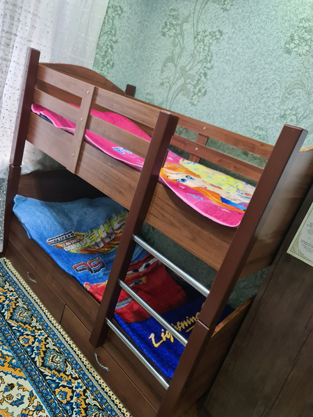 Болалар икки қаватли кравати. БУ