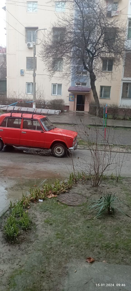Продаю свою первую . Уезжаю