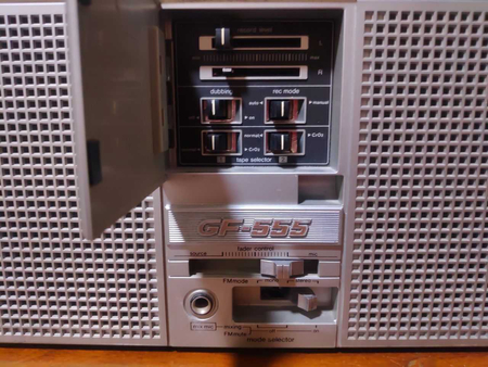 Магнитола Sharp 555.