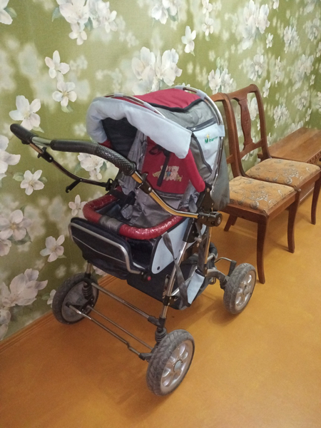 Продам коляску мощную с автокресло