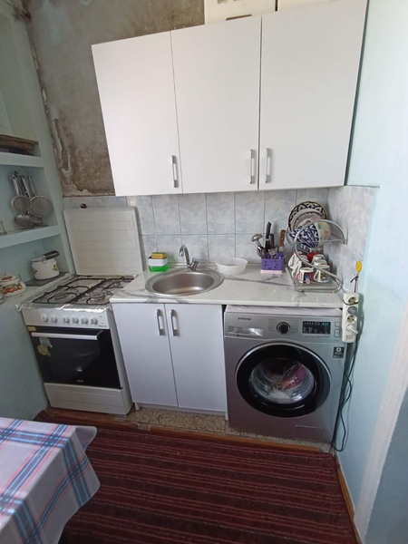 Продаётся 1 комнатная Сергели 2