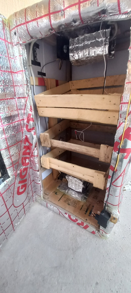Enkubator sotiladi srochniy