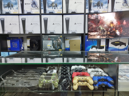 Playstation 4 . Proshivka 9.00 . Slim . 1 Tr . Top oʻyinlar 20 ta  .