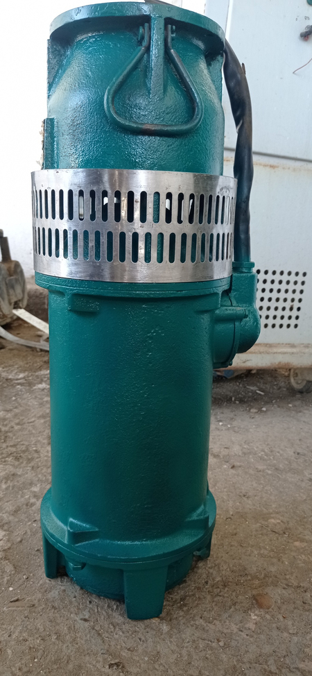 Glubinniy nasos sotiladi. 5,5 kwt 3000 oborot, 152 mm lik.