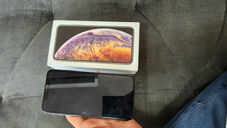 Assalomu alekom iphone Xs Max sotiladi