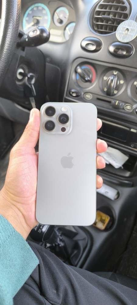 iPhone 15pro max 256 tali