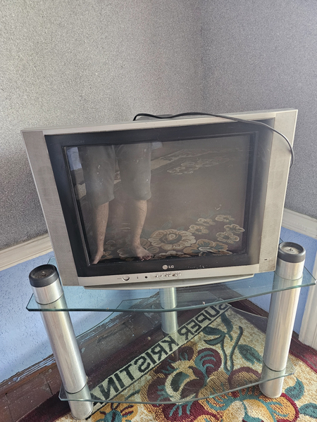 Televizor LG tuner pastafka bonusga beriladi