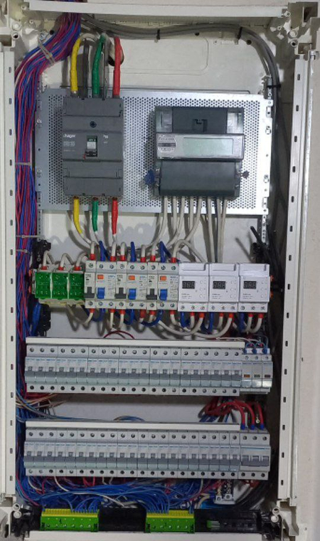 Електрик . Elektromobi..Elektrik va elektromantaj ishlarini qilamiz.