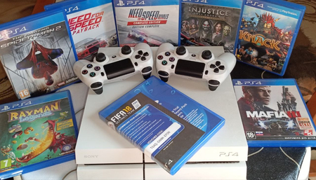 Playstation 4 с дисками.