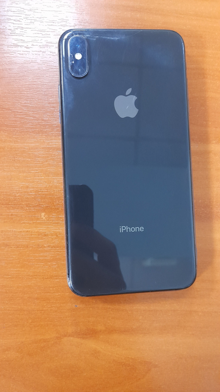 IPhone Xs max sotiladi.