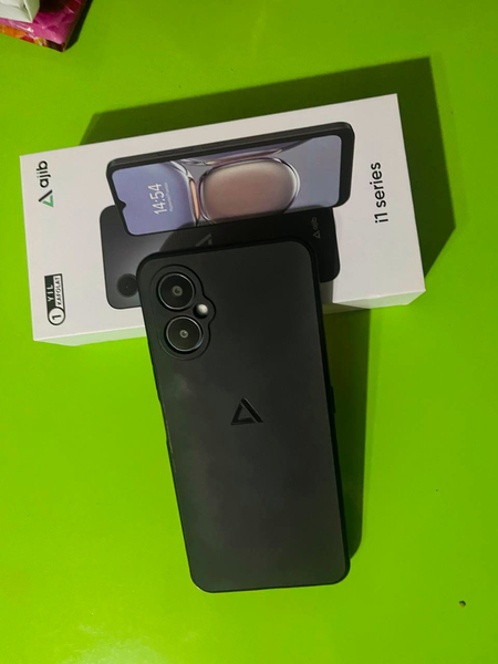 Ajib telefon sotiladi