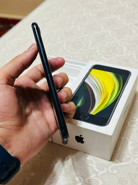 iPhone SE 2020 Black 64Gb Obmen iWatch