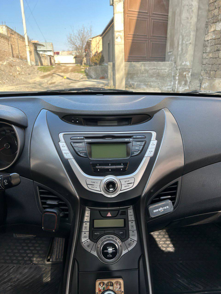 Hyundai Avante 2012