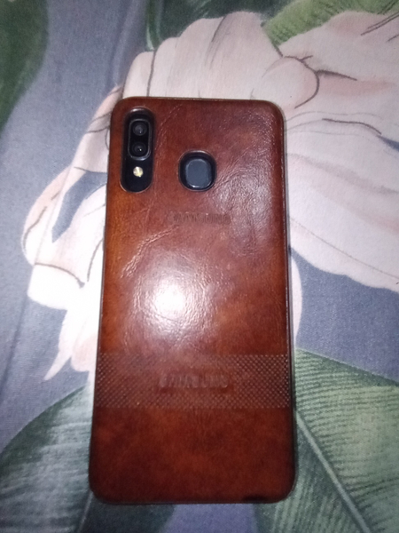 Samsung a30 сотилади