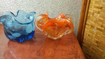 Продам Конфетницы из цветного стекла  .