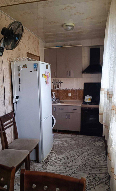 Продается Шота Руставели 2в3/3/4 кирпич 51м2 не торец балкон 2х6