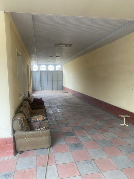 Hovli uy sotiladi Manzil Olmaliq Shaxar 17-maktab tarafda