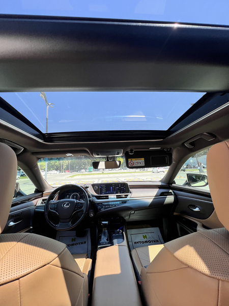 LEXUS ES 350 executive sedan