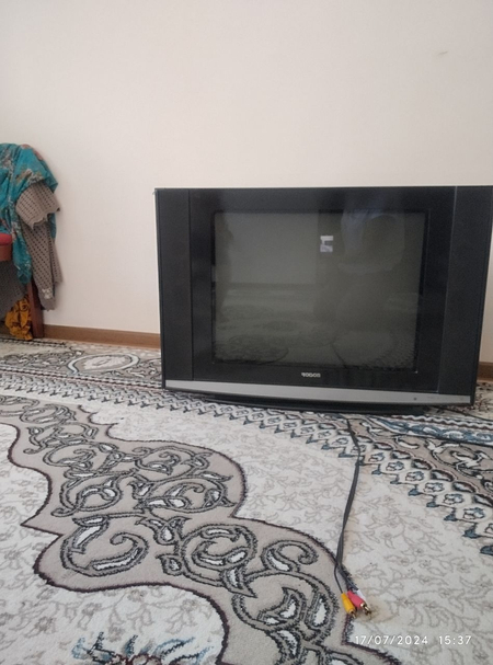 Televizor sotiladi