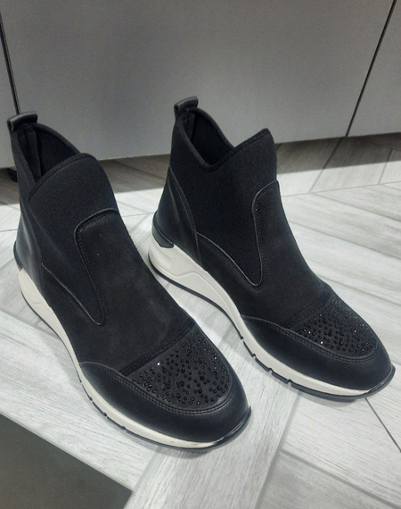 Женские скечерсы