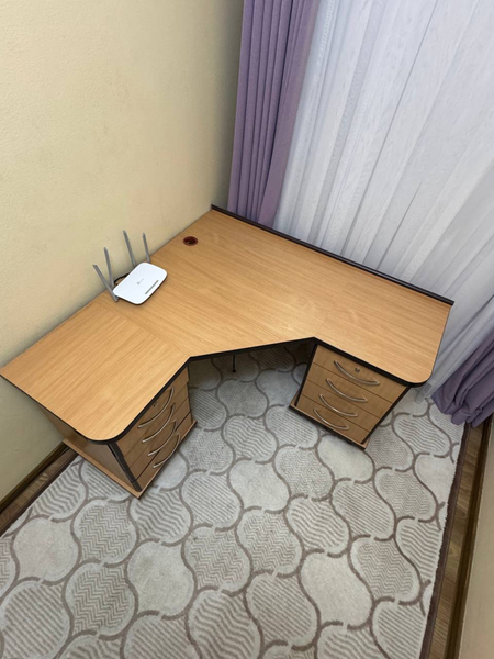 Письменный стол