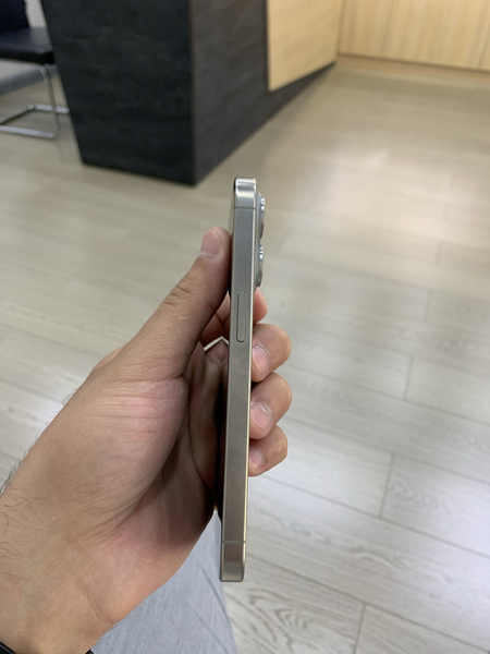 15 pro 256 natural titanium