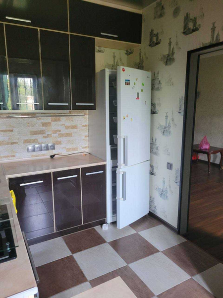 м.Буюк Ипак Йули Буз-базар 2(3)-комн 4/4 65 м² 2х6 м не торец чистая