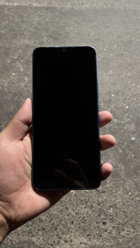 Infinix Hot 12 i 4/64 pamit