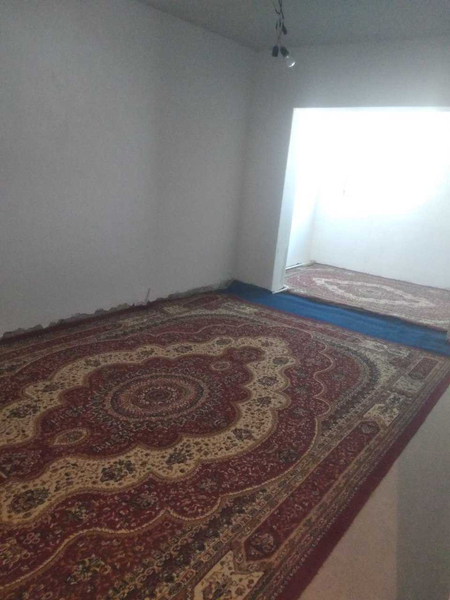 Uy sotiladi 1 etaj 3 xona