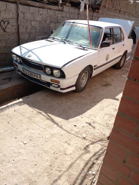BMW  520i E28 кузов