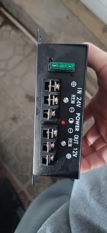 Продаётся адаптер на авто с 24 вольт на 12