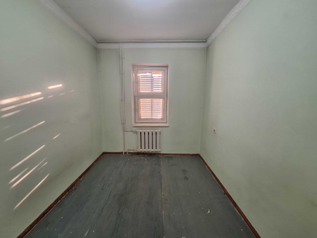谷 130250 谷 Algoritm Guliston Kvartira sotiladi 3/3/4 70 м²