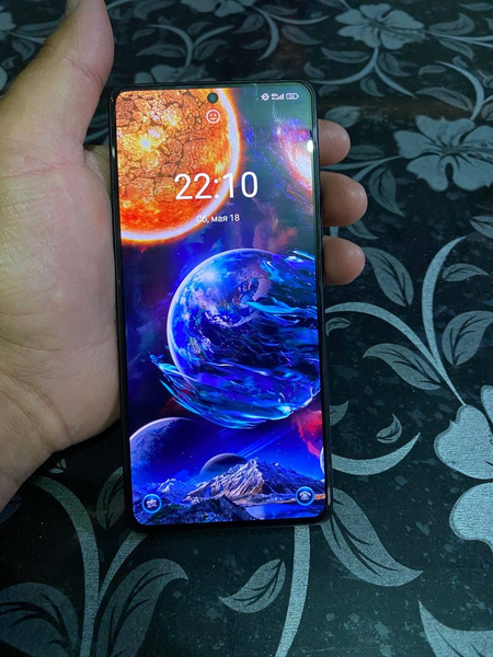 Poco f5 12/256 toza