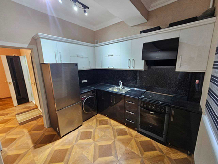 2 xonali 65m² +65m² podval, 1-qavat sotiladi.