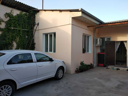 Hovli barcha jihozlari bilan sotiladi, hamma qulayliklarga ega