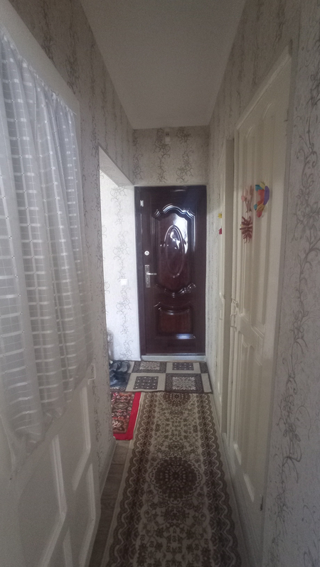 Navoiy shahar markazidan 1xonali uy 2 xonali qilingan sotiladi