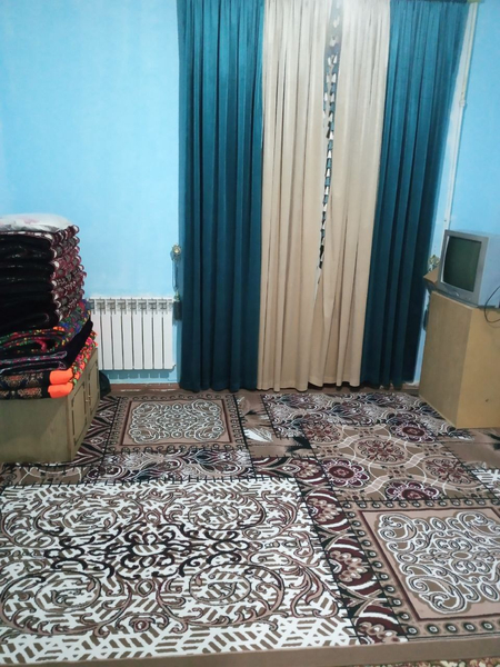 Oʻqiydigan ishlaydigan odobli qizlarni qoʻyaman