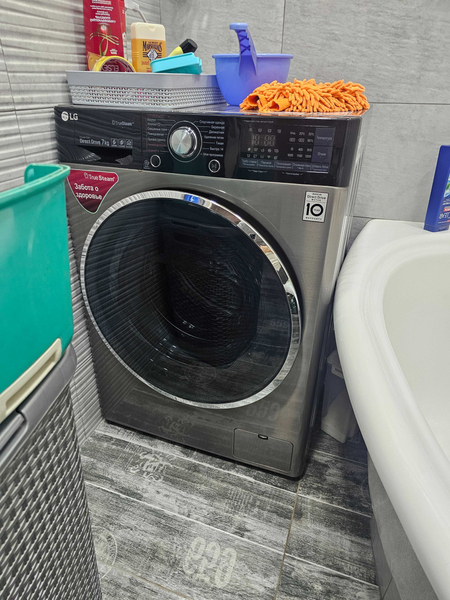 ПРОДАМ Стиральная машина LG F2J9HS2S 7-KG (TrueSteam/TurboWash/ThinQ).