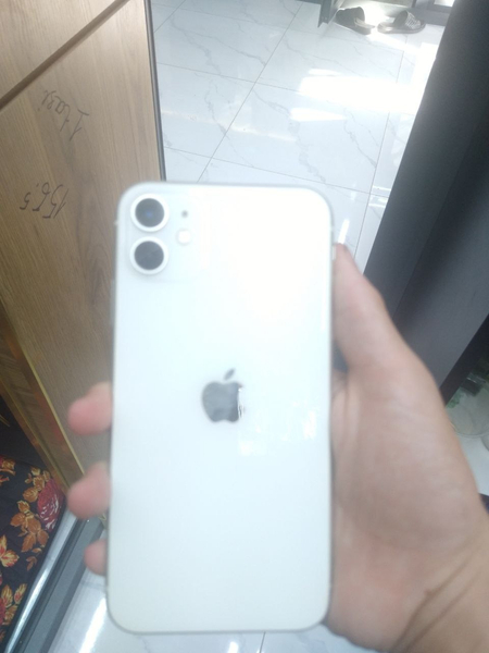 Iphone 11 sotiladi srochni