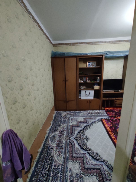 Срочно! Юнусабад 8кв 2/2/4 кирпич 77 серия  65.500у.е