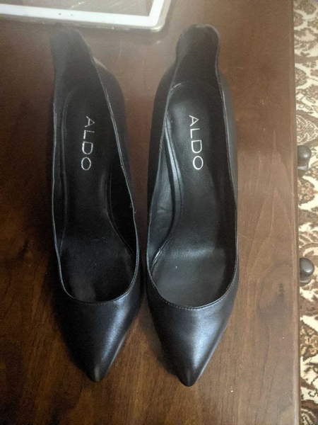 продам перчаточной мягкой кожи фирменные туфли бренда ALDO