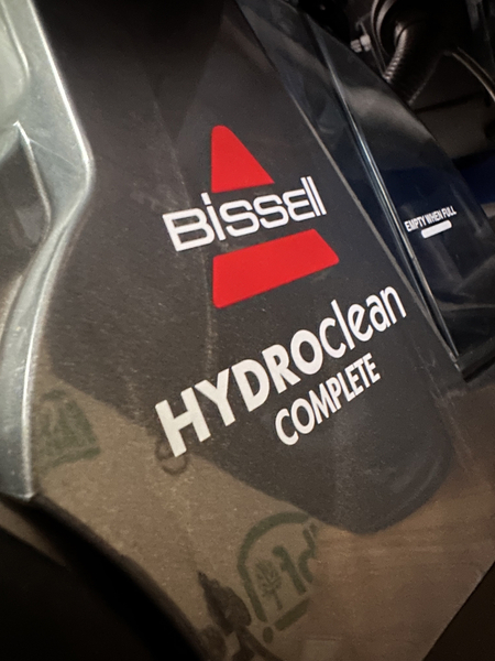 Продается моющий пылесос Bissel