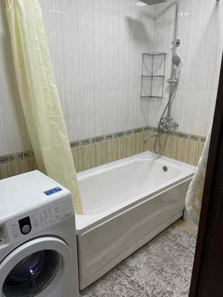 Караташда 3 хонали квартира сотилади,8-каватда,9 каватли,майдони 80м2