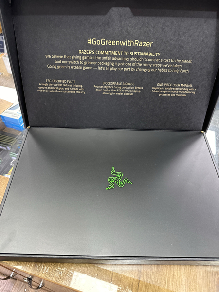 Razer blede pro 17 inch в новом состоянии