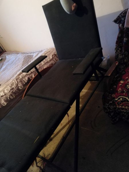 СРОЧНО ПРОДАМ!! Кровать, стенка, педикюрное кресло, диван и два кресла