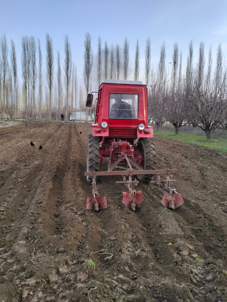 T-25 traktor pat pat