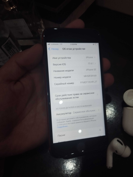 iPhone se (product) red